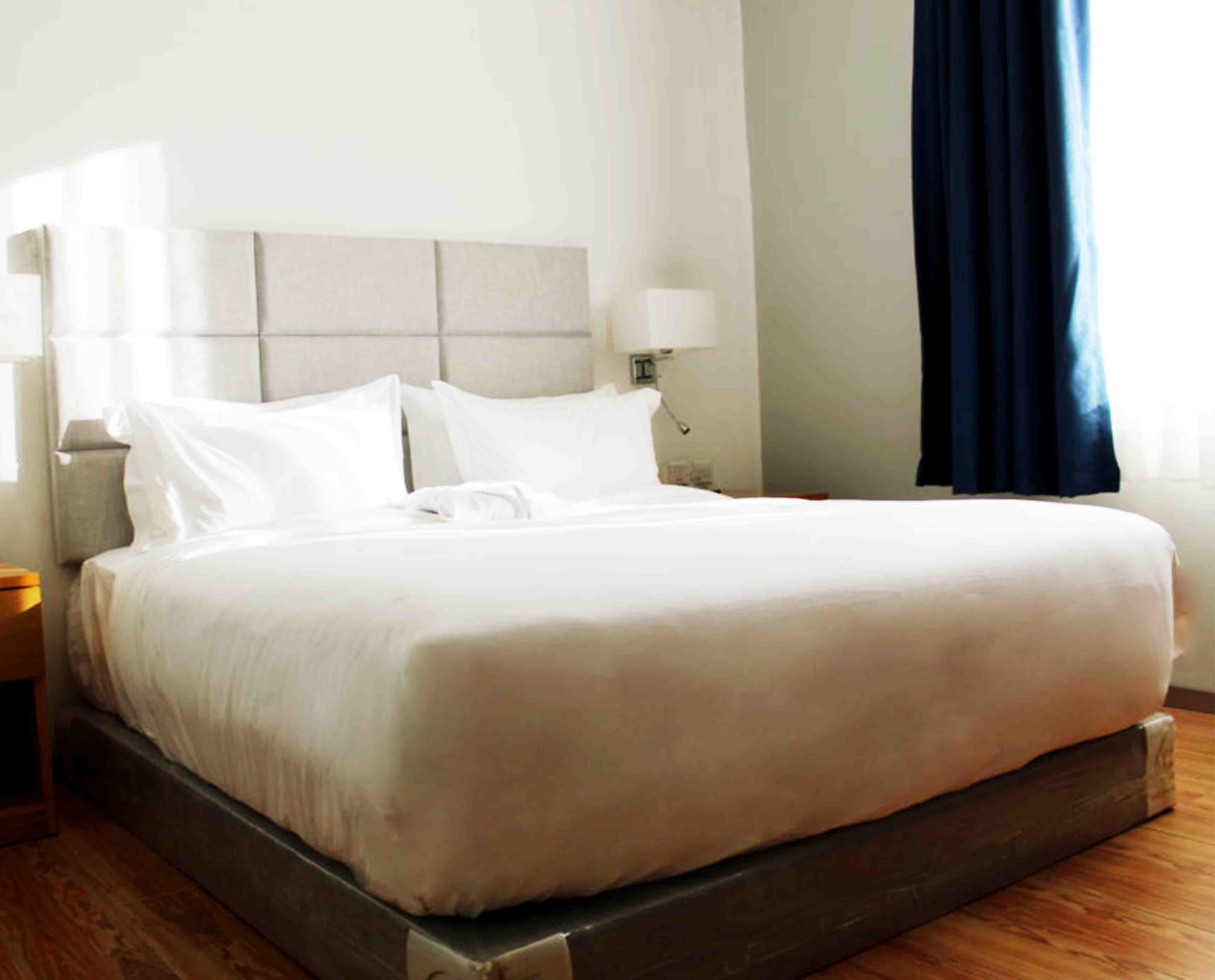 Cot In Hotel Room at Nina Pierson blog